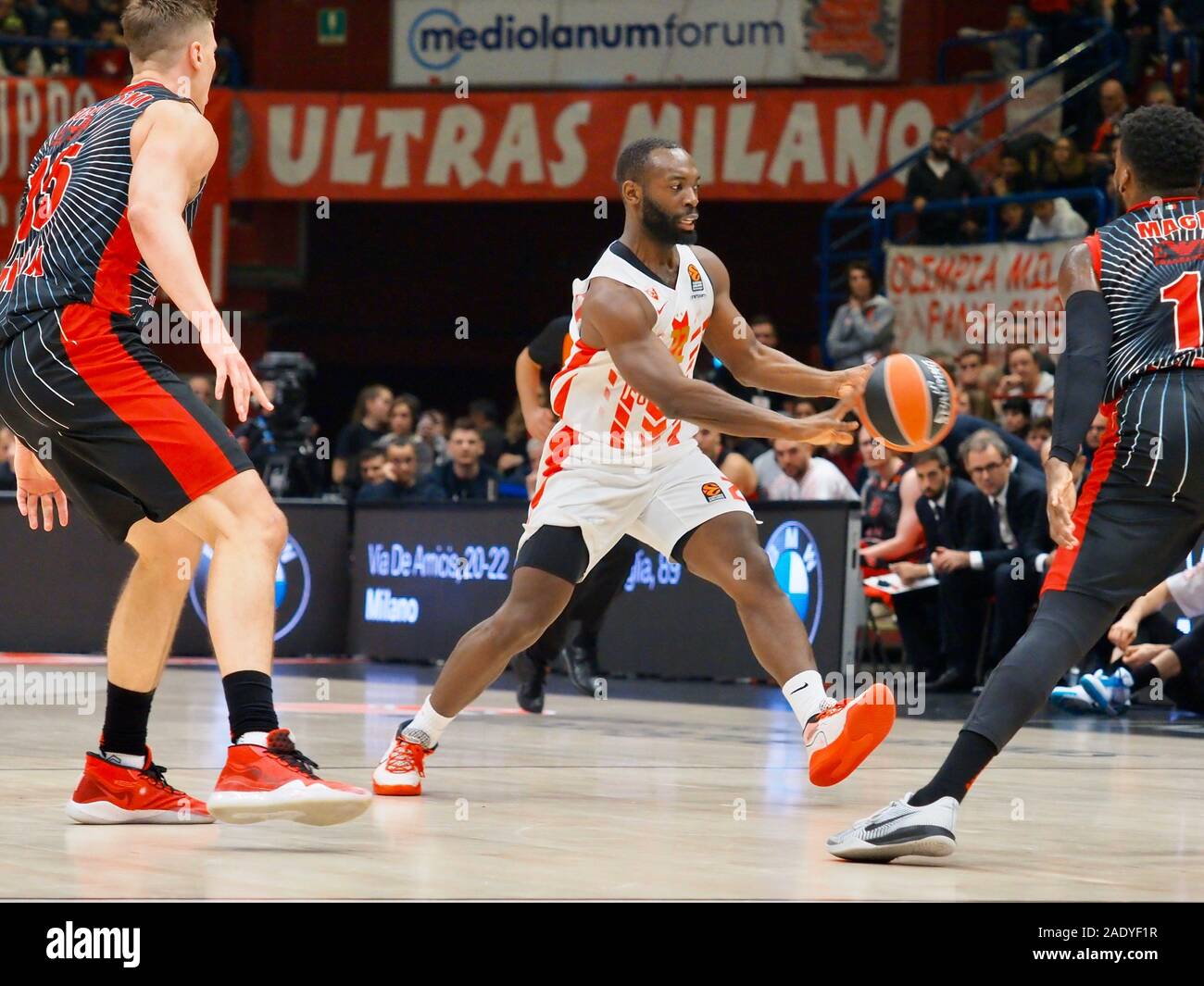 Crvena zvezda basketball hi-res stock photography and images - Alamy