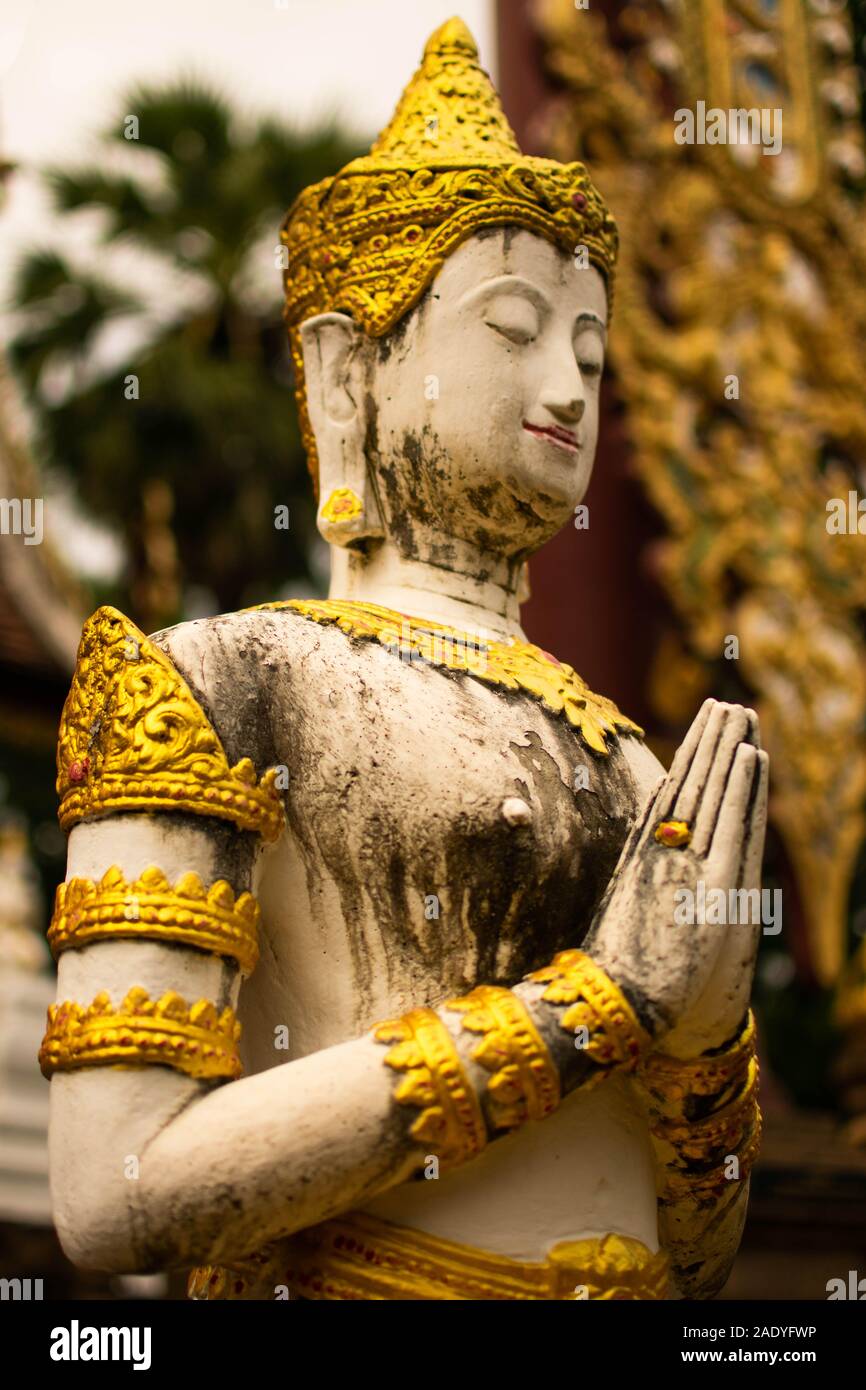 Ancient gold statue hi-res stock photography and images - Alamy