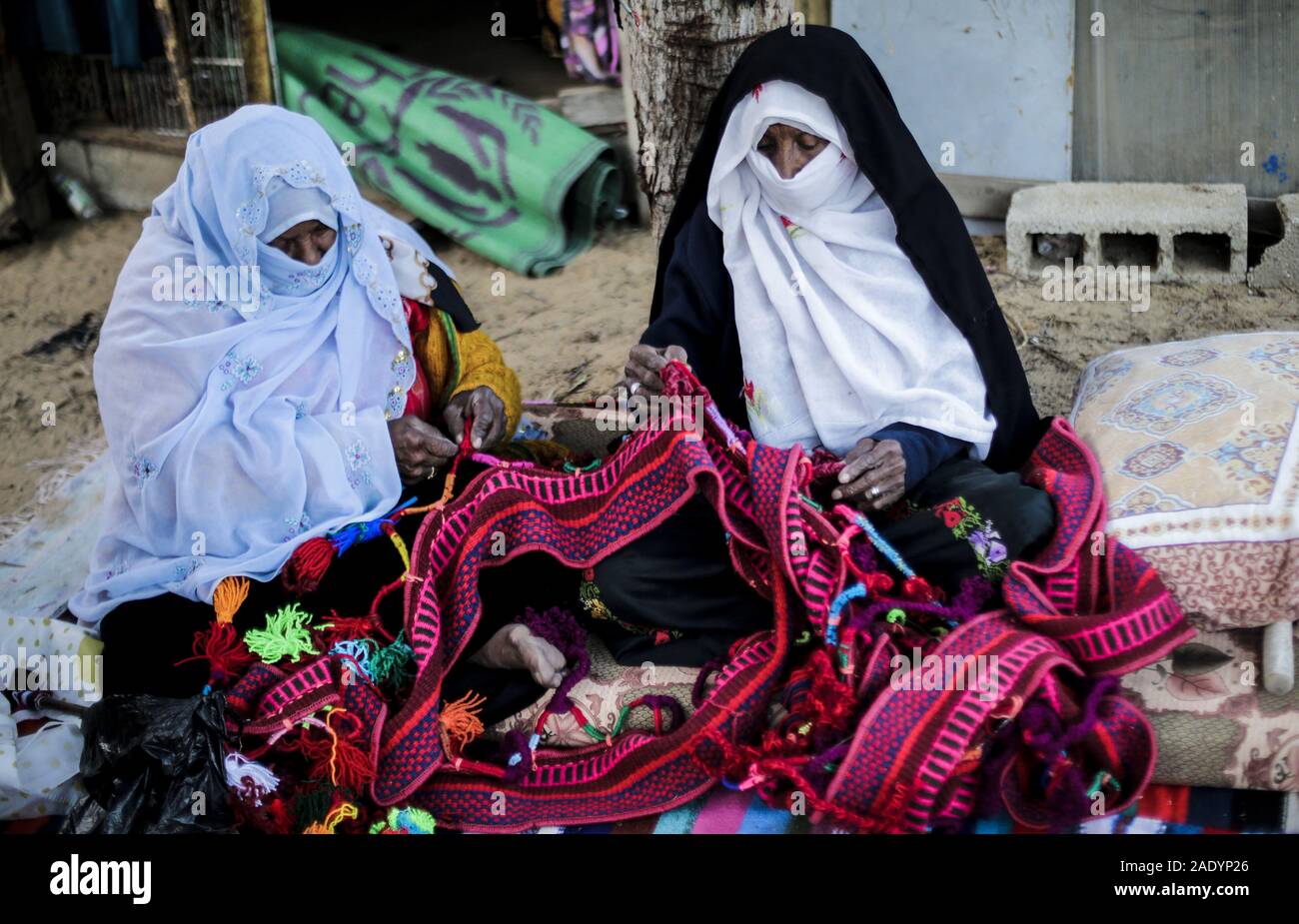 Gaza City, The Gaza Strip, Palestine. 5th Dec, 2019. A Palestinian ...