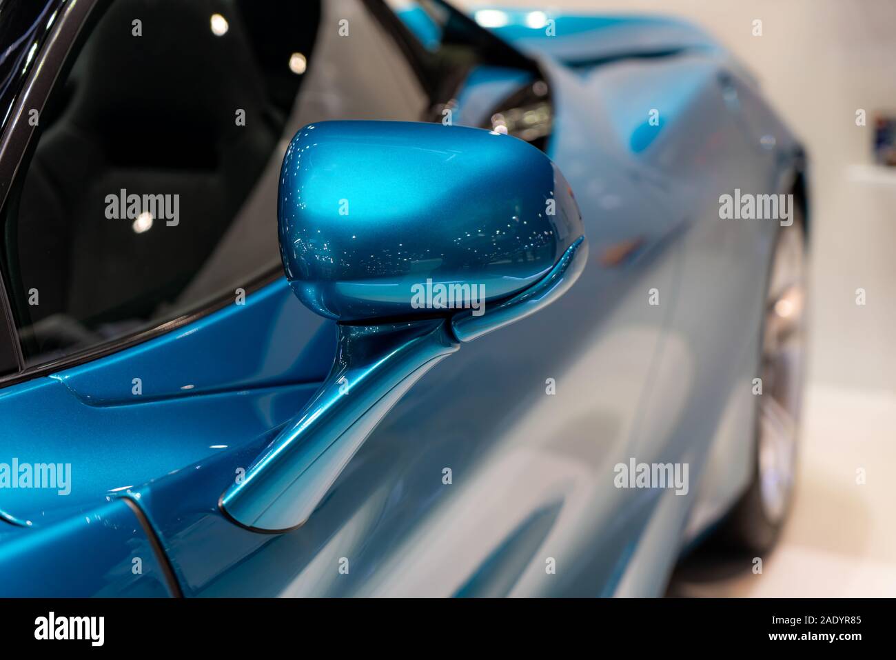 Back luxury car side view hi-res stock photography and images - Alamy