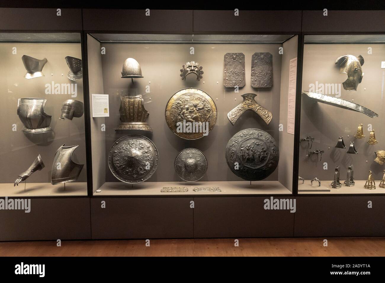 Collection of suits of armor hi-res stock photography and images - Alamy