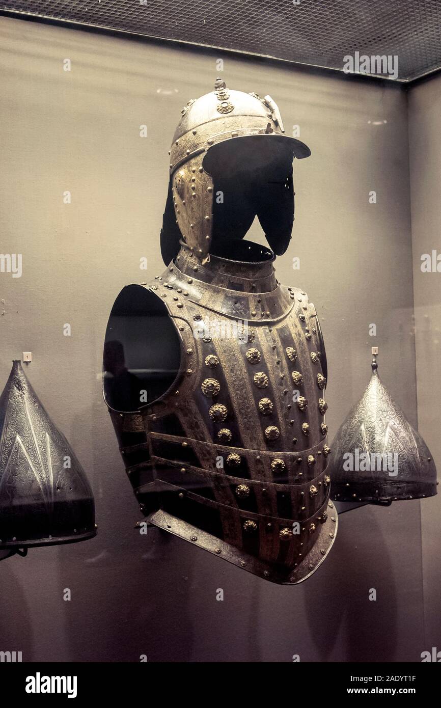 Collection of suits of armor hi-res stock photography and images - Alamy