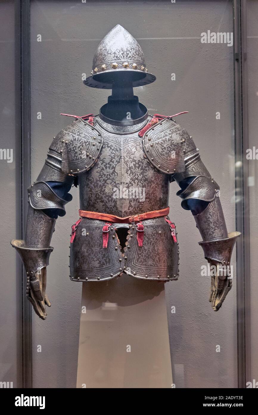 Collection of suits of armor hi-res stock photography and images - Alamy
