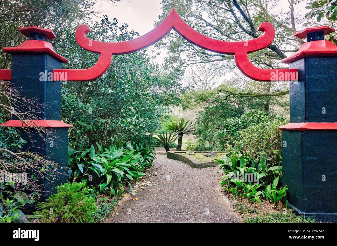 Asian garden gate hi-res stock photography and images - Alamy