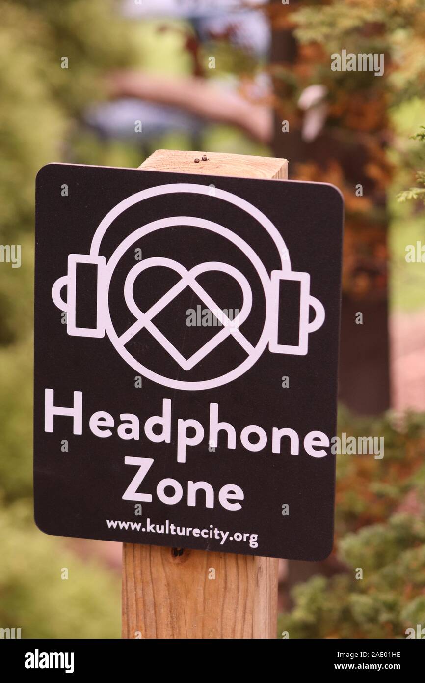 Headphonezone hi-res stock photography and images - Alamy