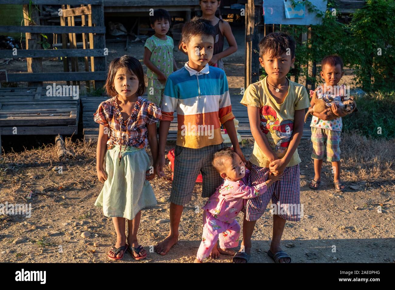 Burmese children hi-res stock photography and images - Alamy