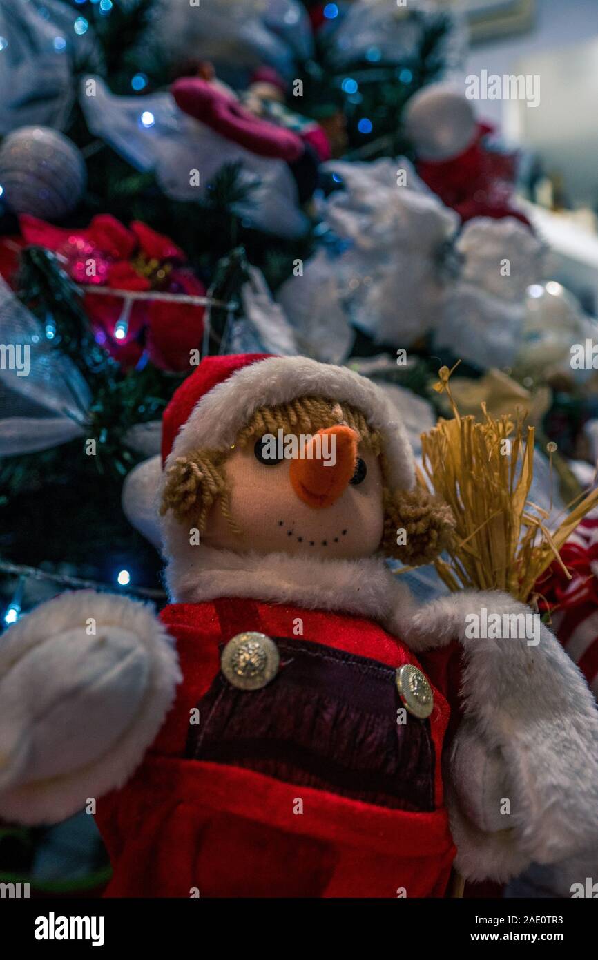 Doll in tree hi-res stock photography and images - Alamy