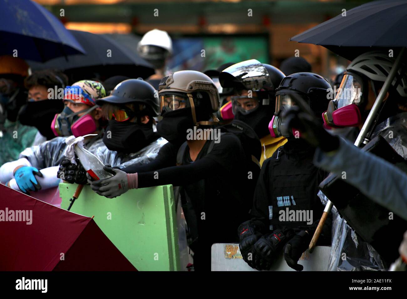 Police gas masks hi-res stock photography and images - Alamy