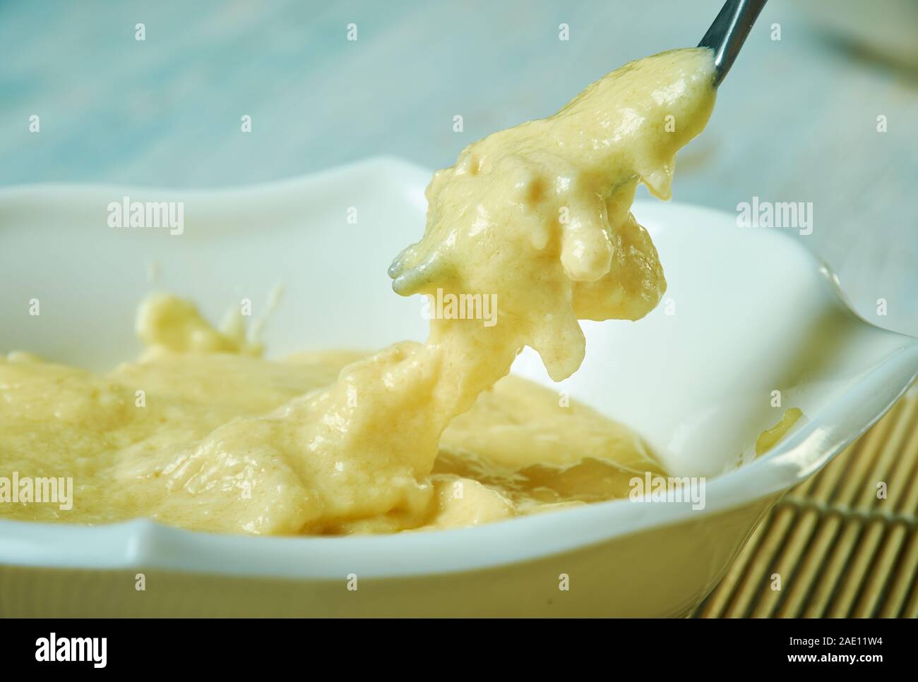 Queso fundido con pollo, Melted jack cheese with sauteed onions ...