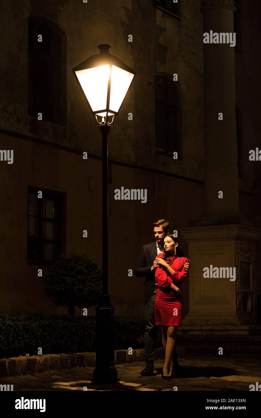 Under street lamp hi-res stock photography and images - Alamy