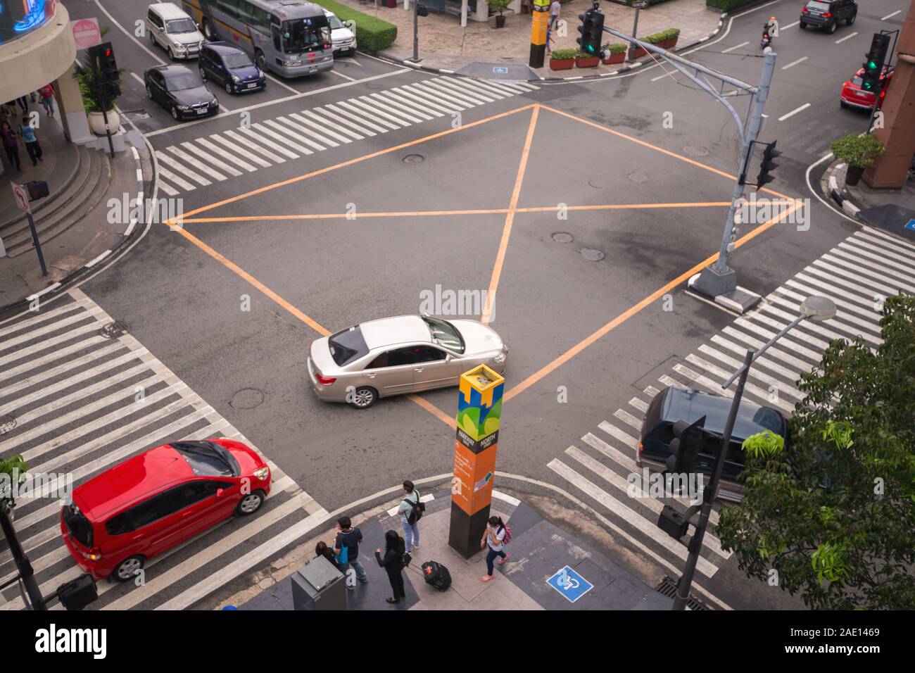 Jeepney traffic manila philippines hi-res stock photography and images ...