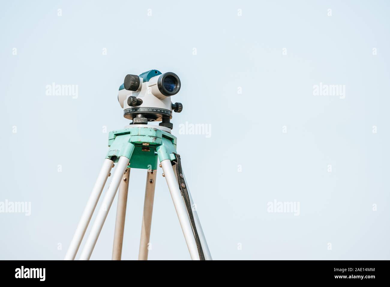 Digital level for geodesy measuring on tripod Stock Photo - Alamy