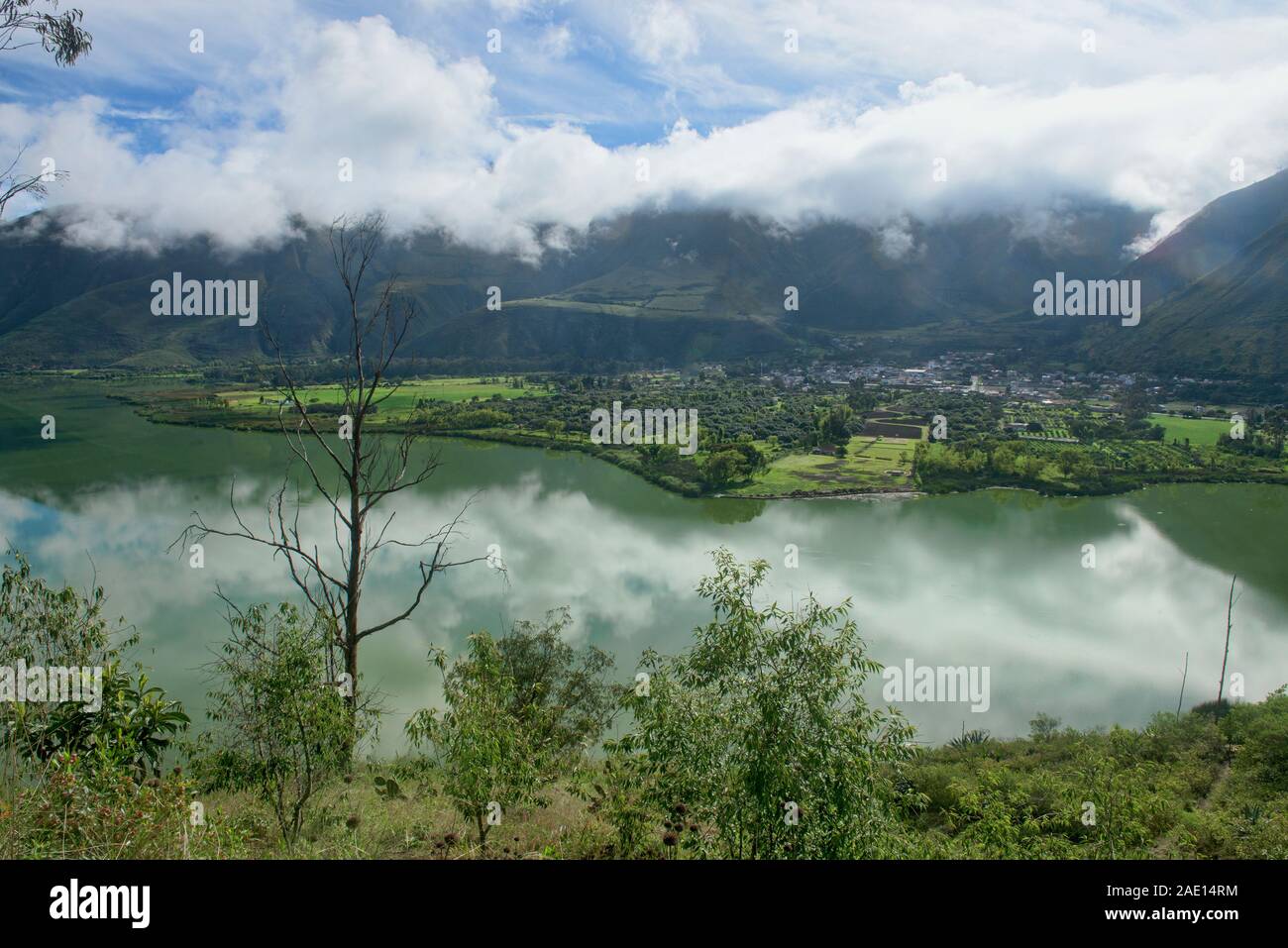 Pastoral Lake Yahuarcocha (Yawarkucha), Ibarra, Ecuador Stock Photo - Alamy