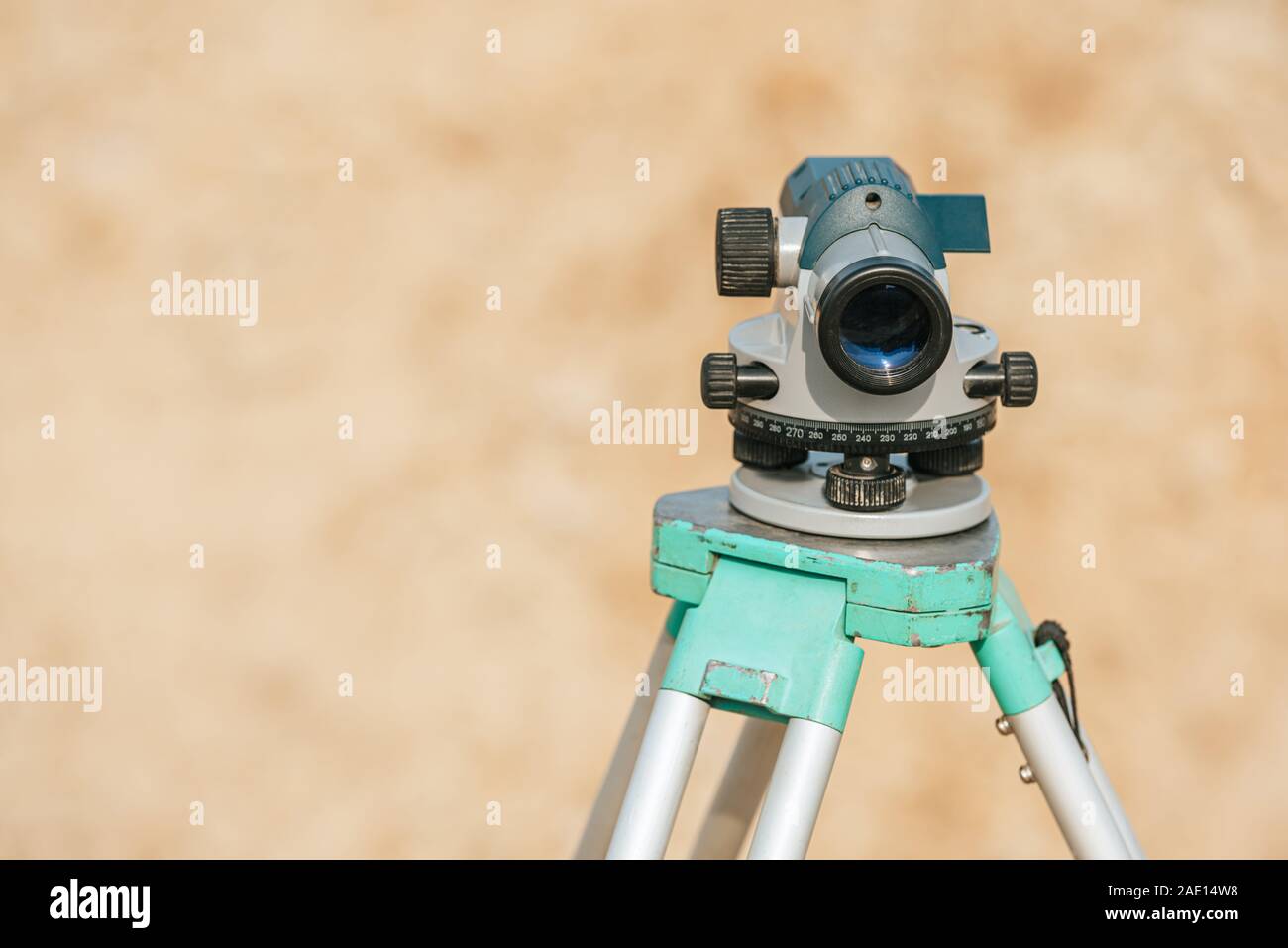 Digital level for survey measuring on tripod Stock Photo - Alamy