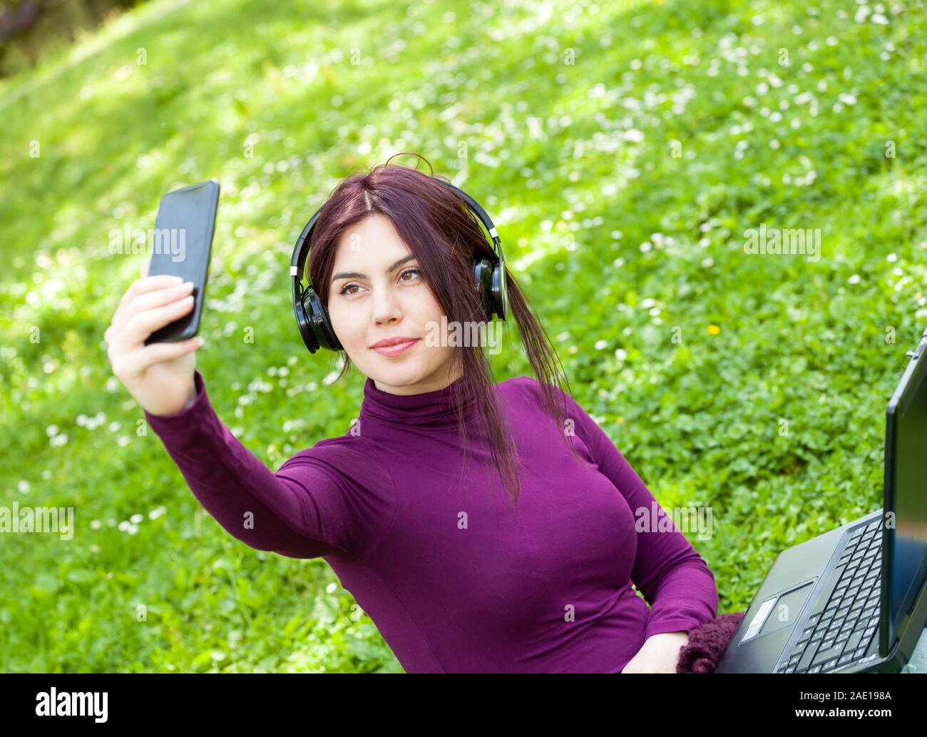 Young college student selfie hi-res stock photography and images - Alamy