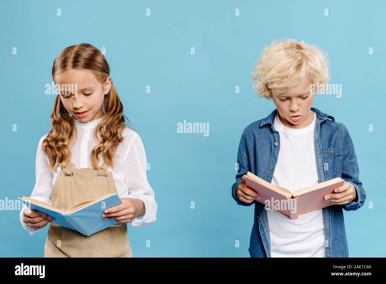 Shocked kids hi-res stock photography and images - Alamy