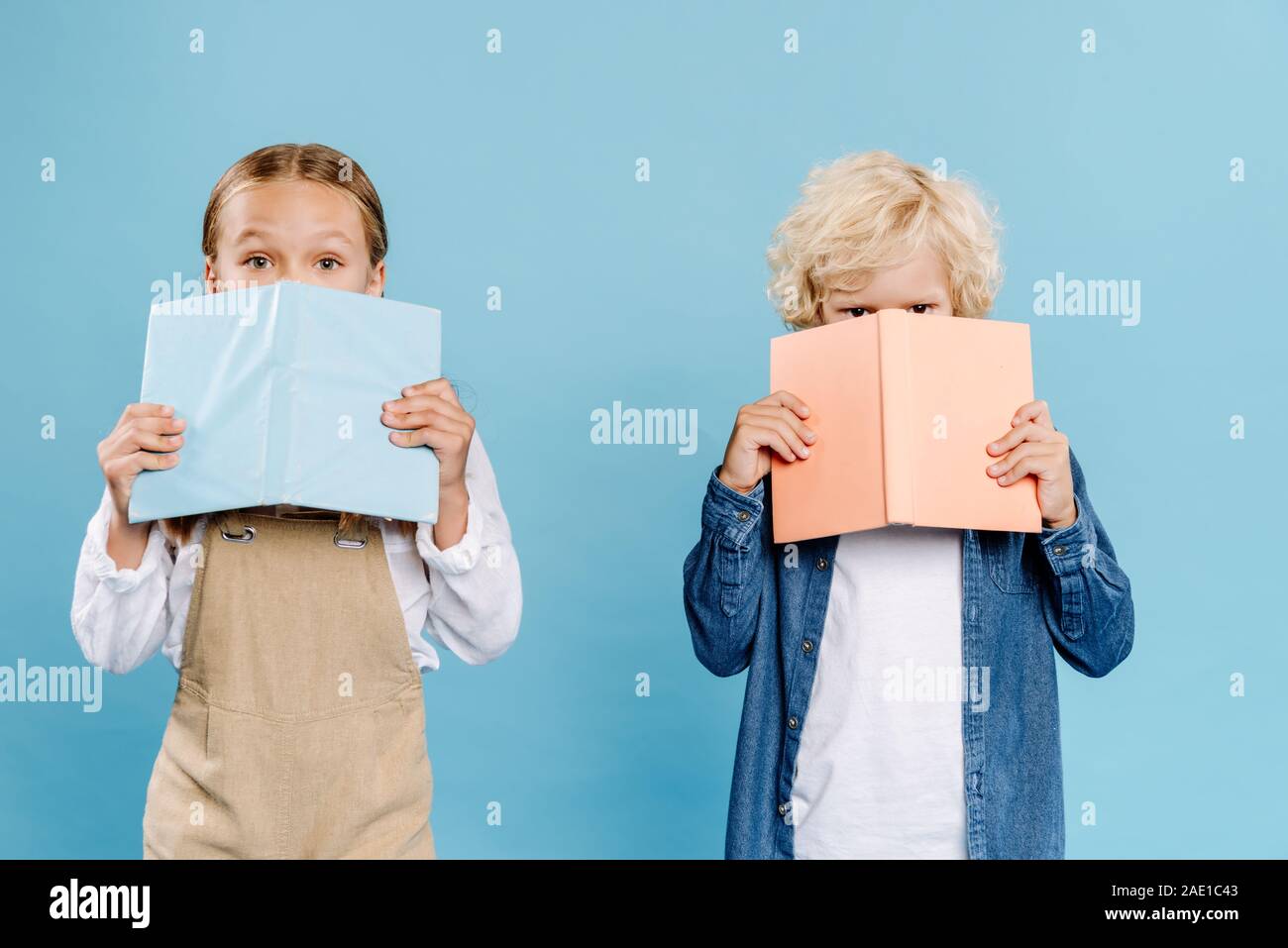 Obscuring faces hi-res stock photography and images - Alamy