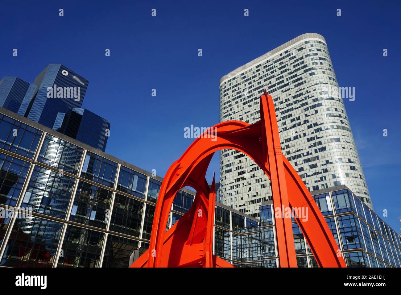 Tall red sculpture hi-res stock photography and images - Alamy