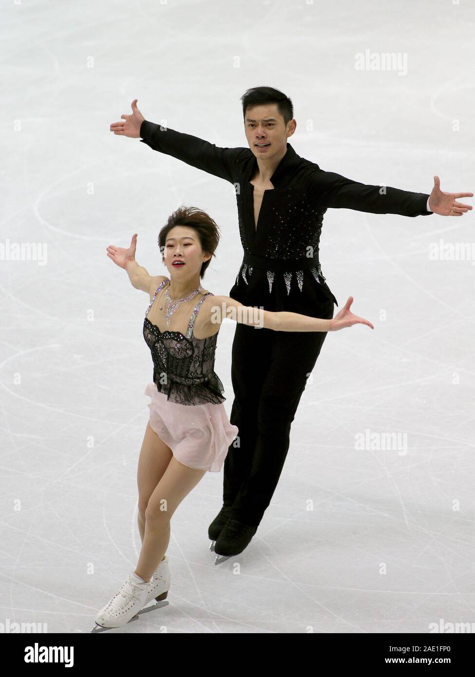 cheng peng and yang jin (senior pairs - china) during ISU Grand Prix of ...