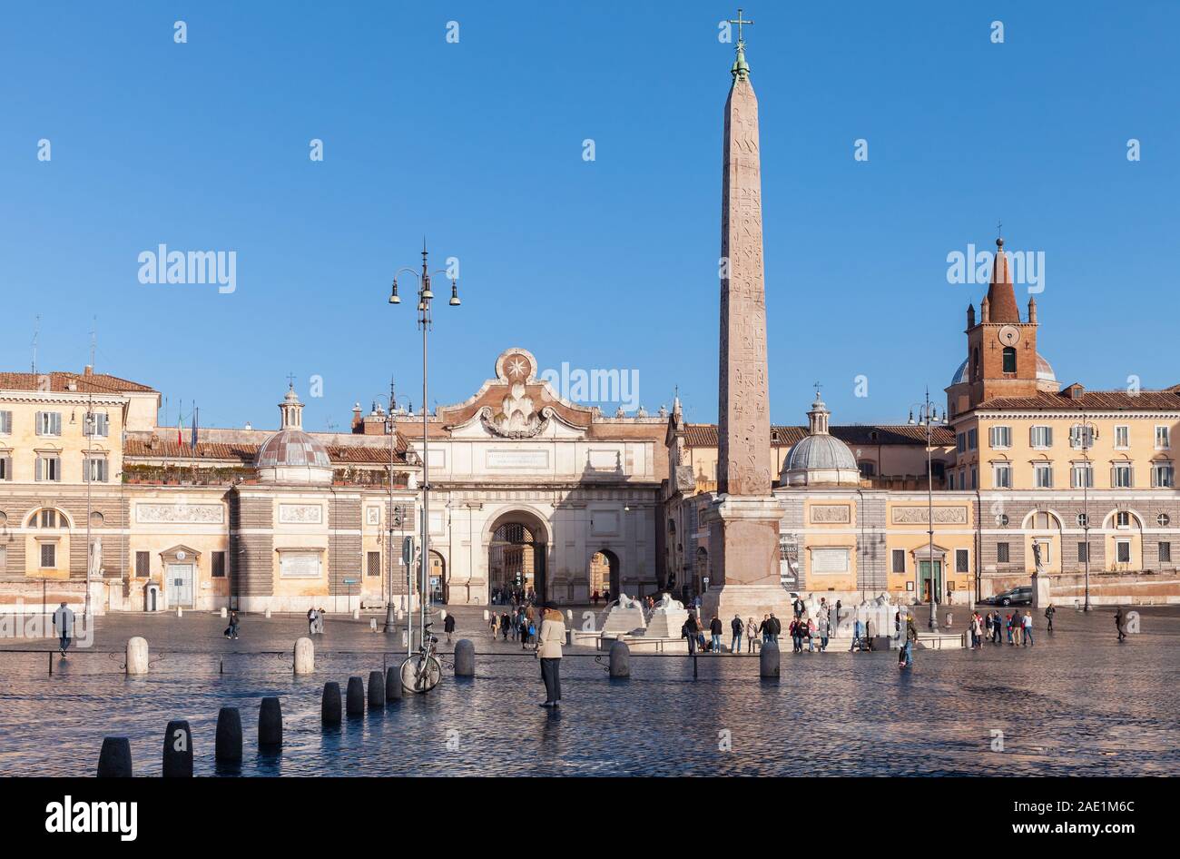 Rome street view hi-res stock photography and images - Alamy