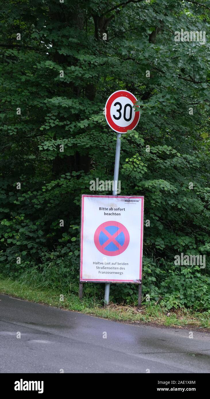 Speed Limit 30 and No Stopping Signs Stock Photo - Alamy