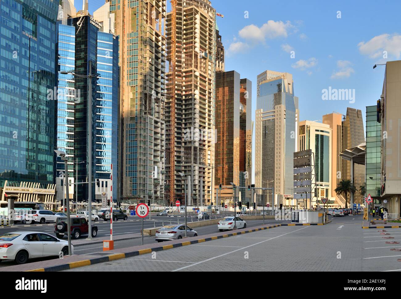 Doha qatar street hi-res stock photography and images - Alamy