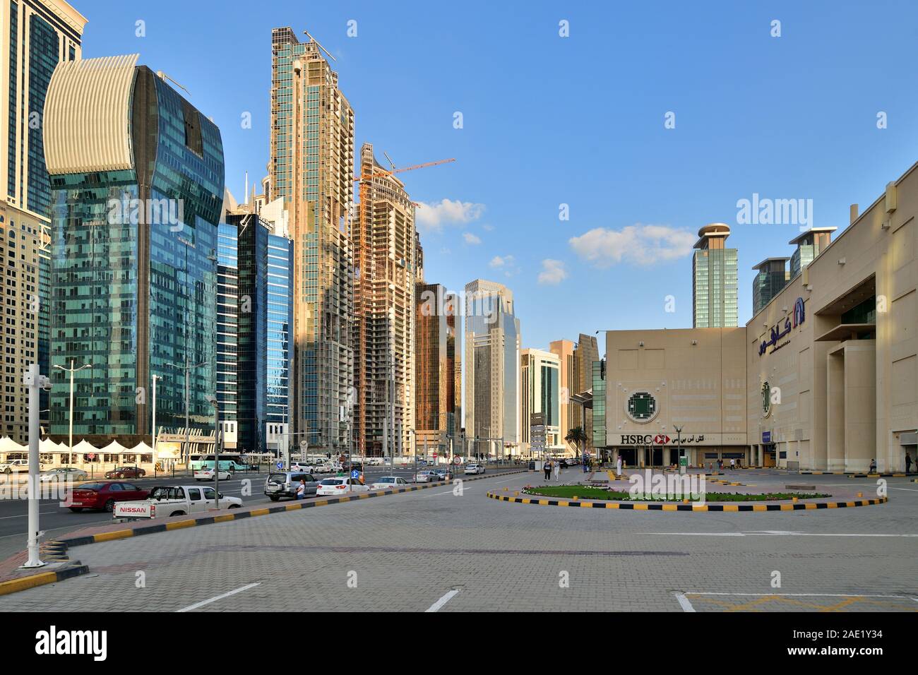 Doha qatar street hi-res stock photography and images - Alamy