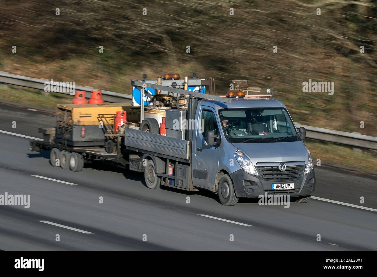 Highway line painting hi-res stock photography and images - Alamy