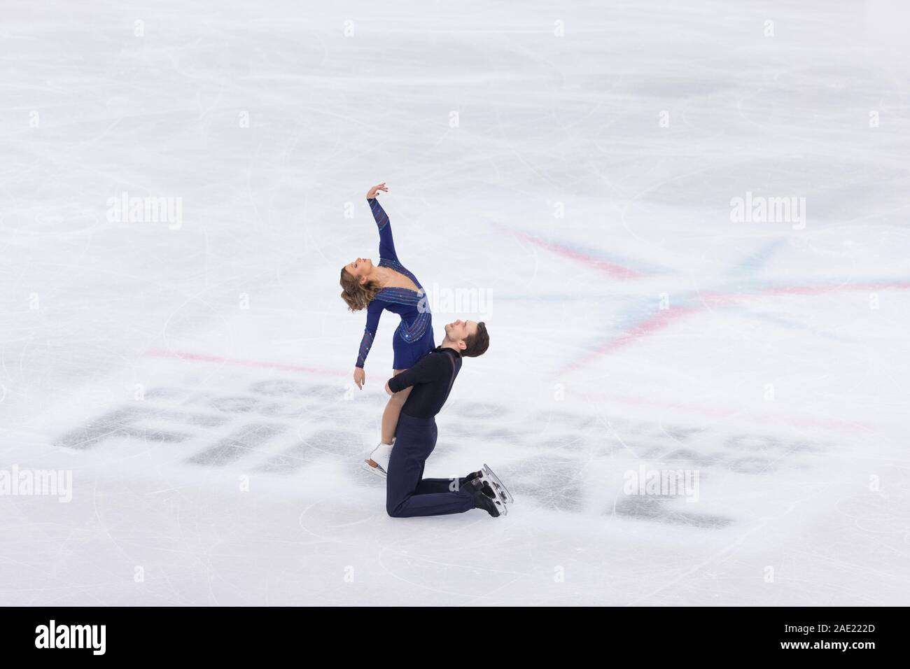 Kirsten Moore Towers and Michael Marinaro of Canada compete during ...
