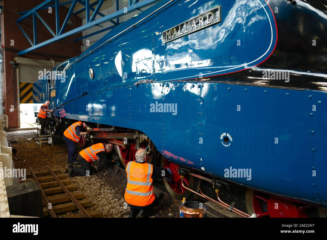 Mallard trains hi-res stock photography and images - Alamy