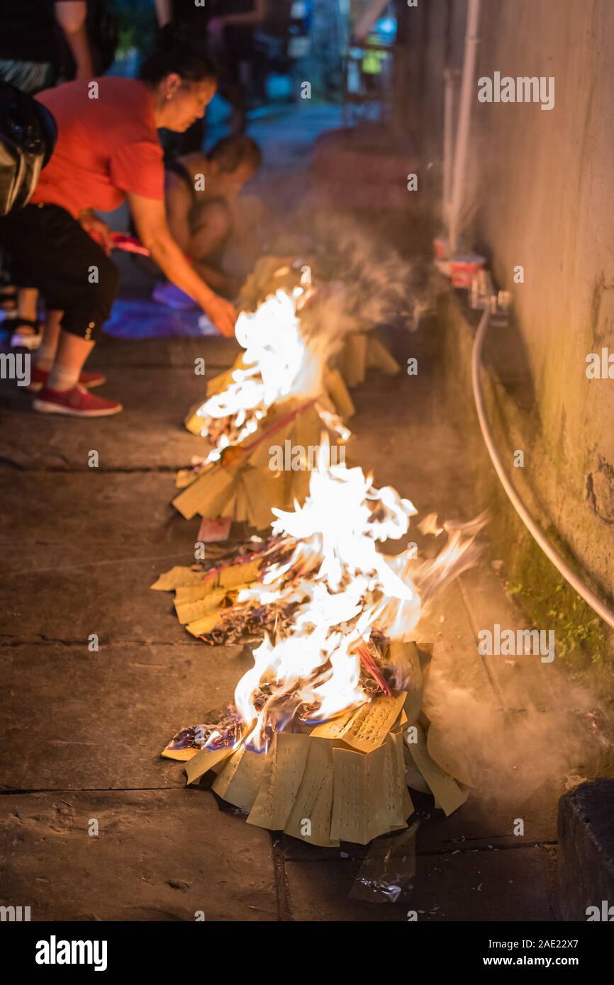 Burning paper china hi-res stock photography and images - Alamy