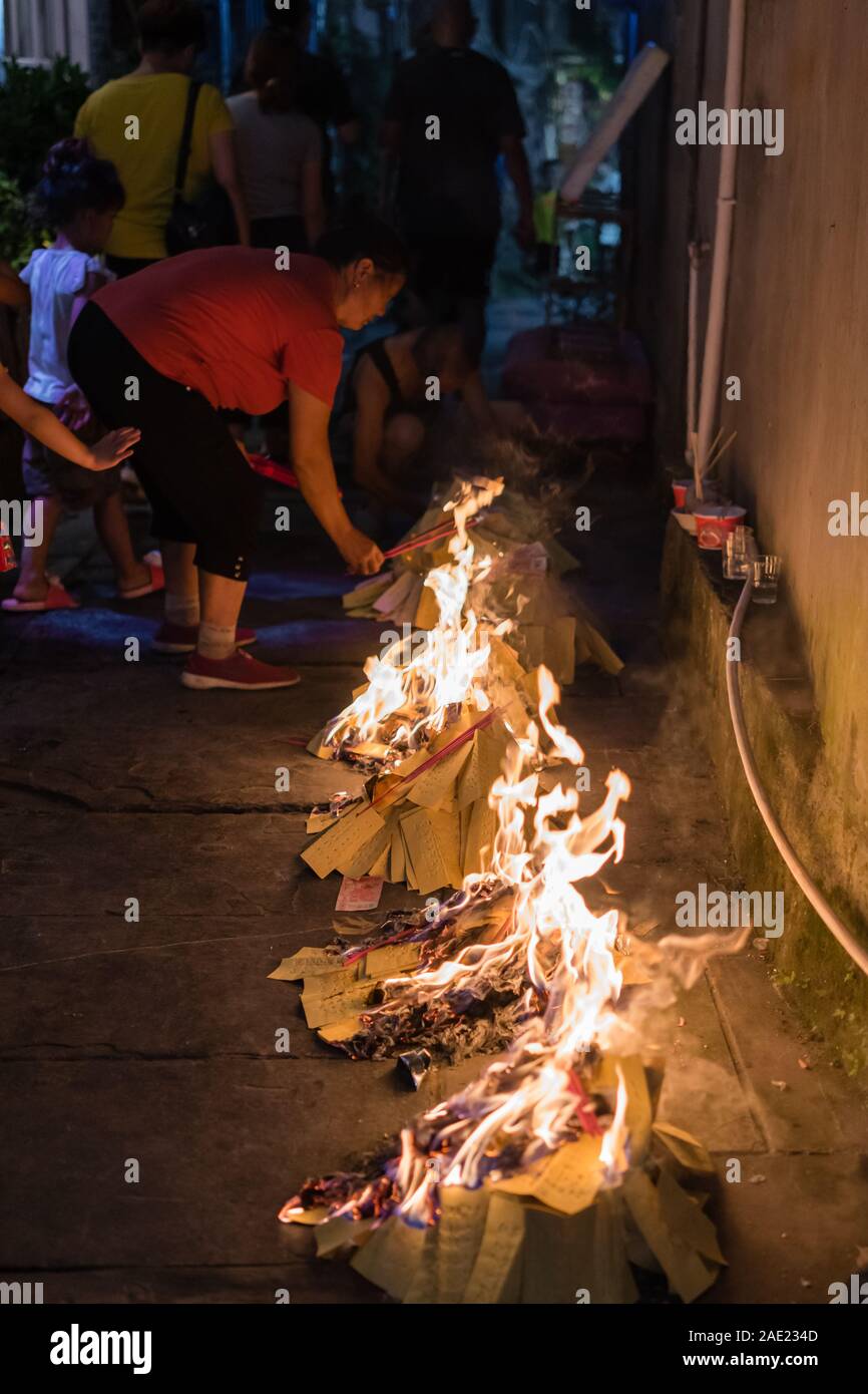 Burning paper china hi-res stock photography and images - Alamy
