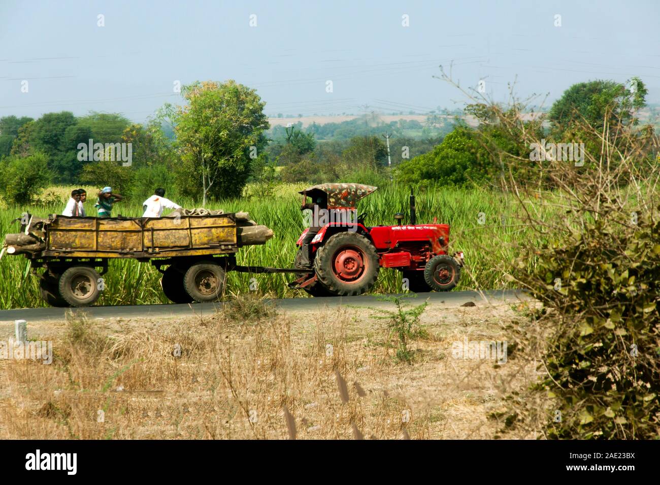 Tractor trolley hi-res stock photography and images - Alamy