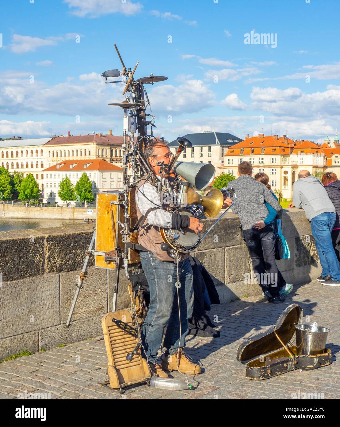 Megaphone busker hi-res stock photography and images - Alamy