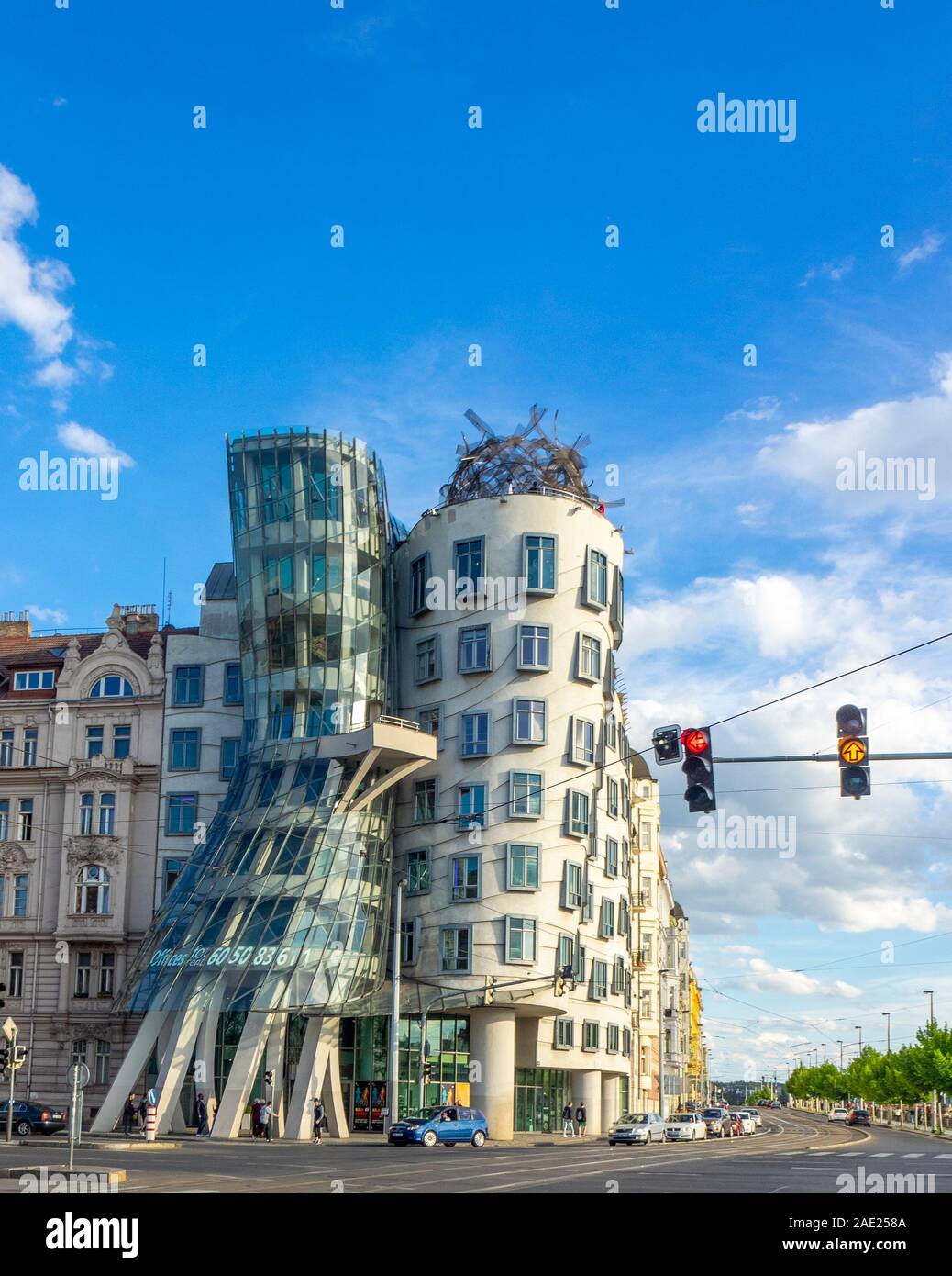 Fred ginger gehry prague milunic hi-res stock photography and images ...