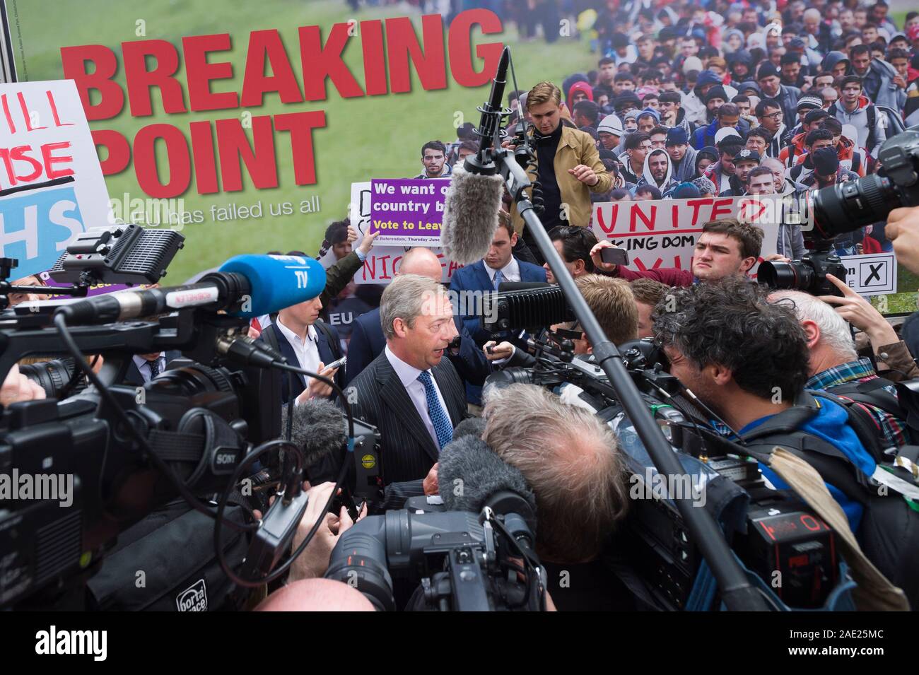 Breaking point poster hi-res stock photography and images - Alamy