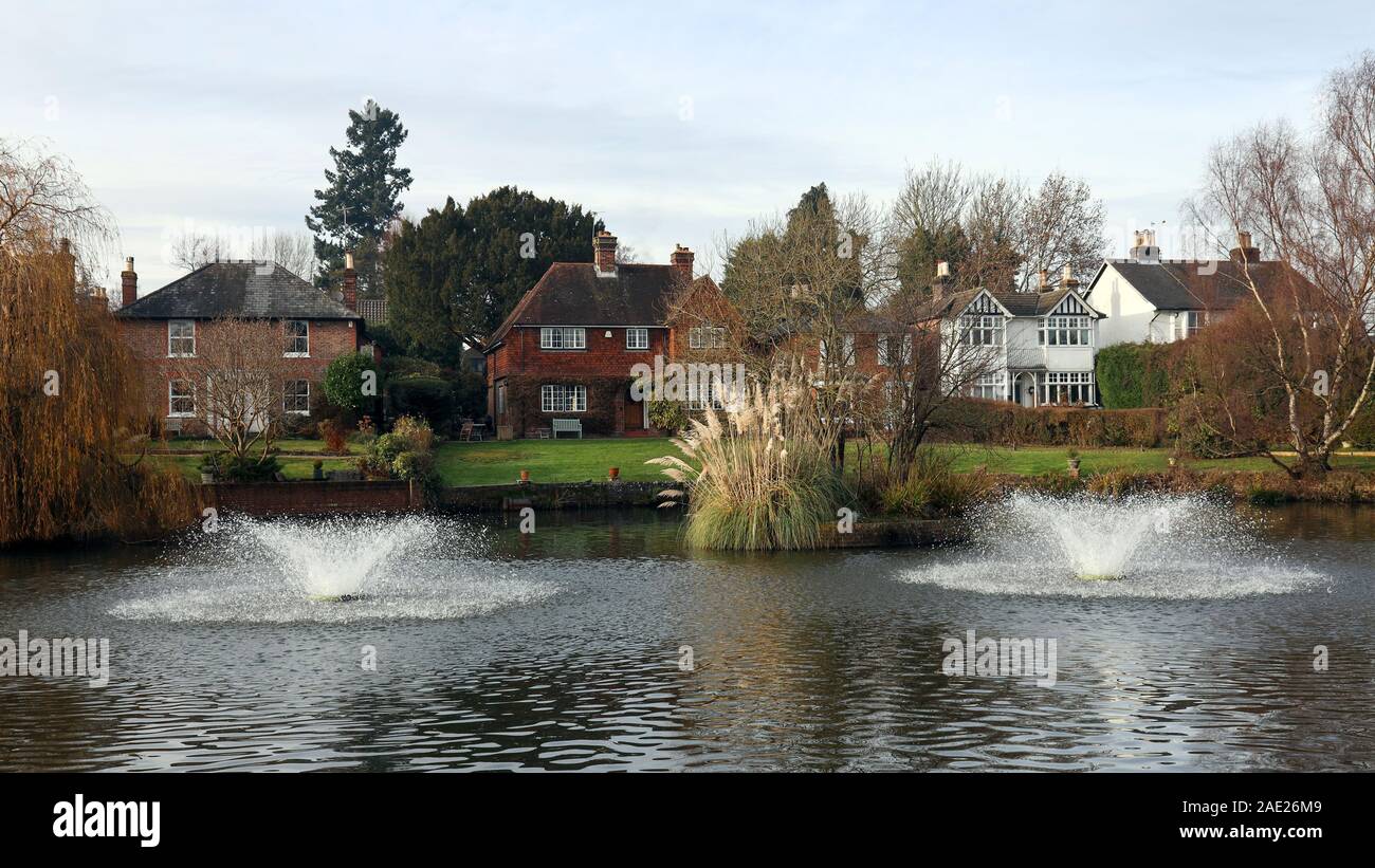 Lindfield village pond with fountains playing Stock Photo - Alamy