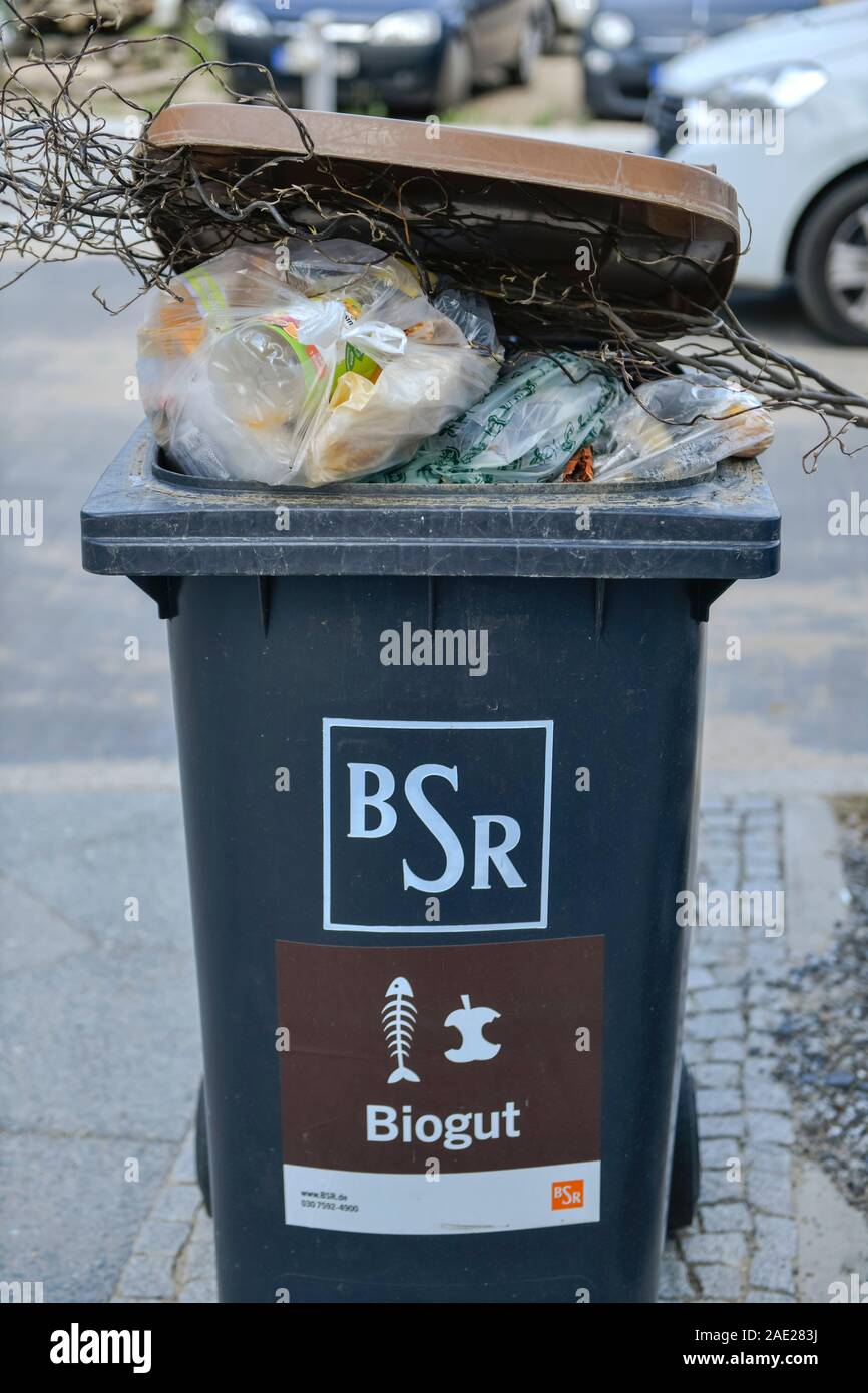 Biogut Mülleimer, BSR, falsch befüllt, Plastik Abfall, Mitte, Berlin ...