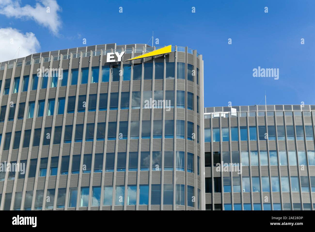 Ernst and young logo hi-res stock photography and images - Alamy