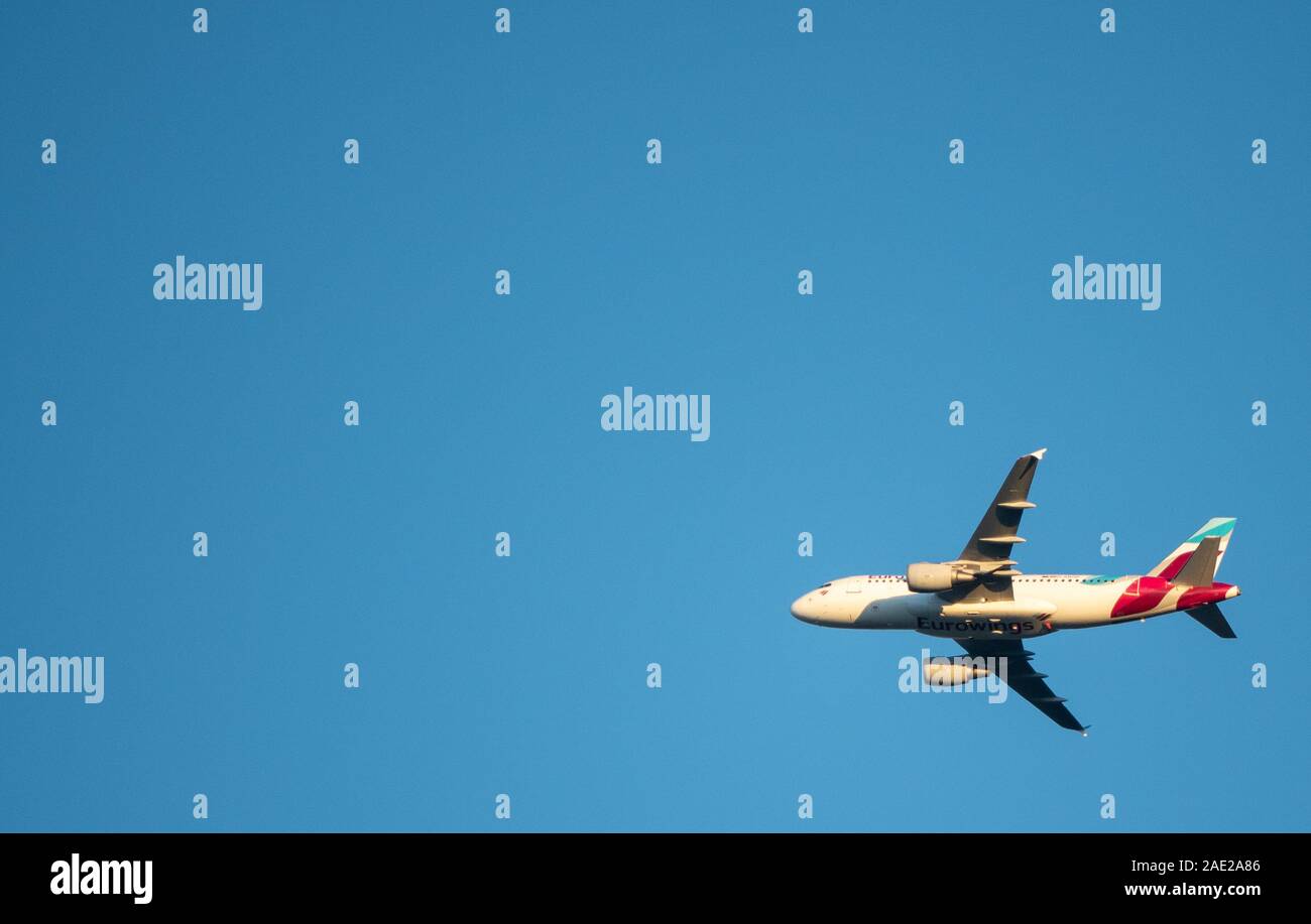 112 aircraft hi-res stock photography and images - Alamy
