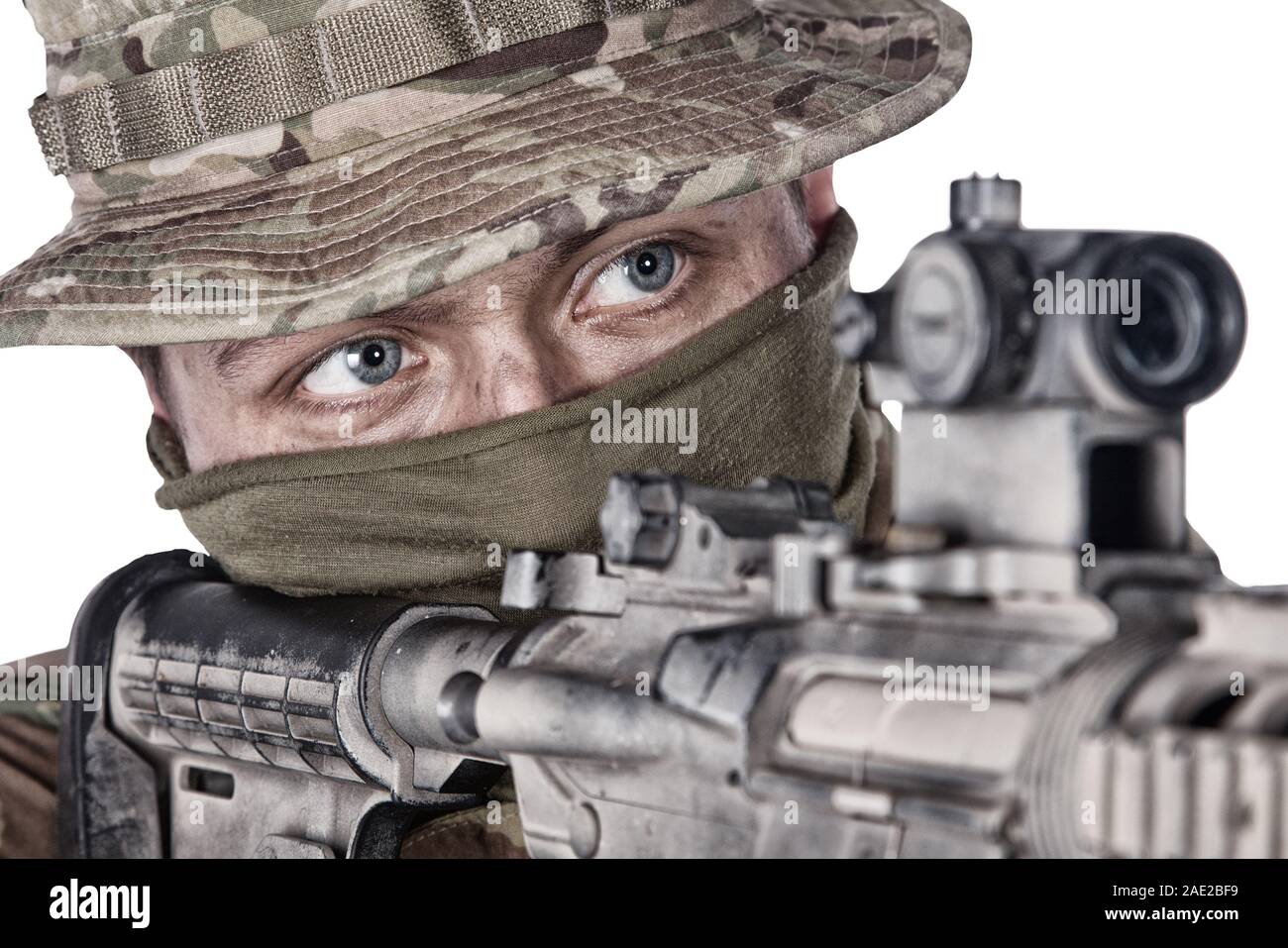 Close-up portrait of army soldier aiming rifle Stock Photo - Alamy