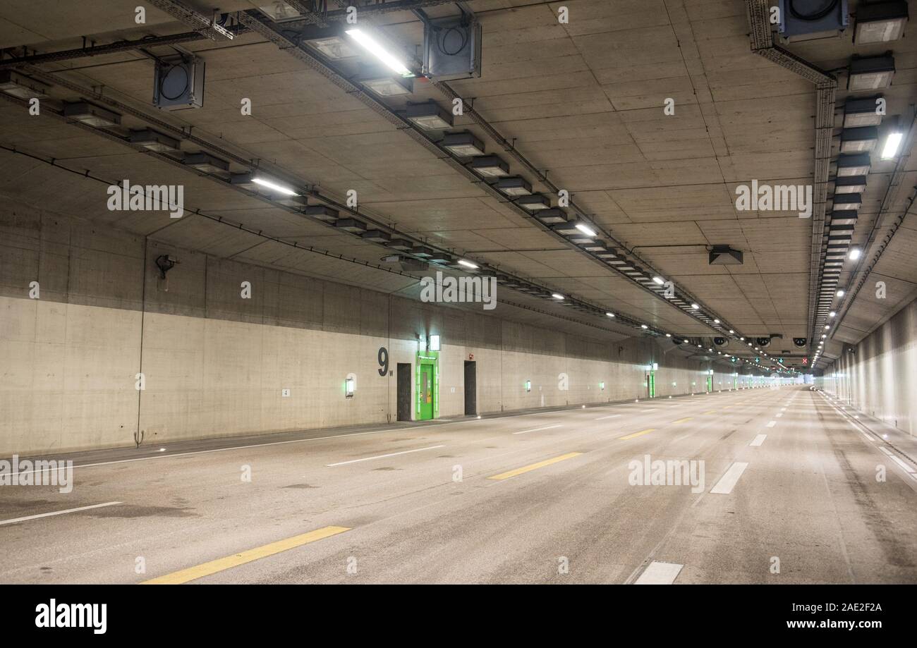 Hamburg, Germany. 06th Dec, 2019. View at the exit Schnelsen-Nord onto ...