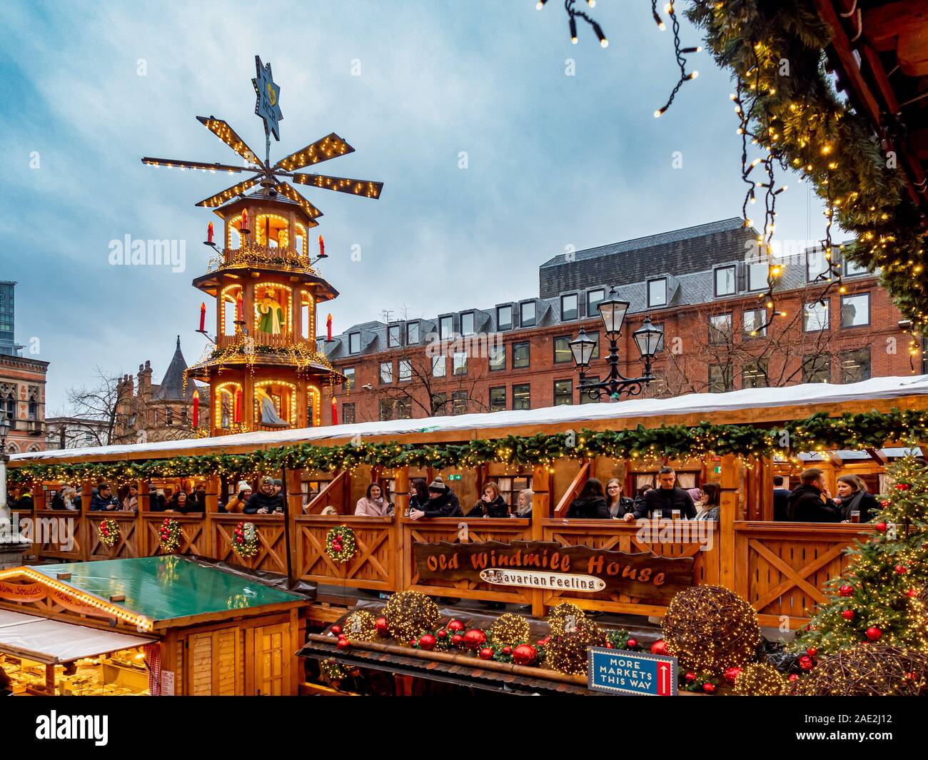 Traditional terrace manchester hi-res stock photography and images - Alamy