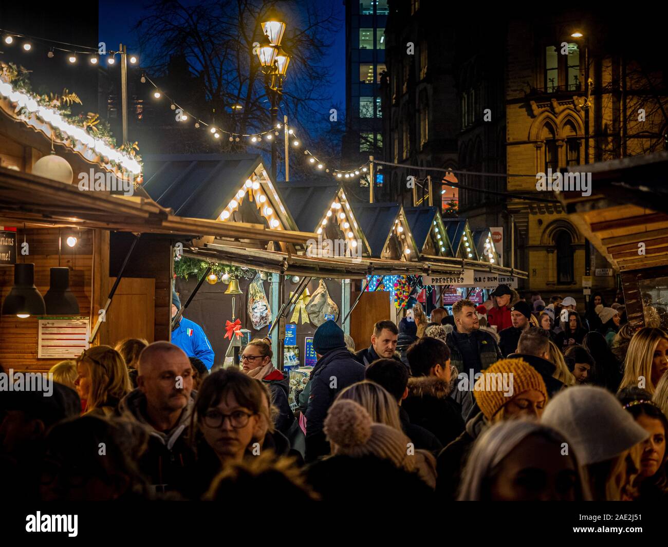 Manchester christmas markets at night hi-res stock photography and ...