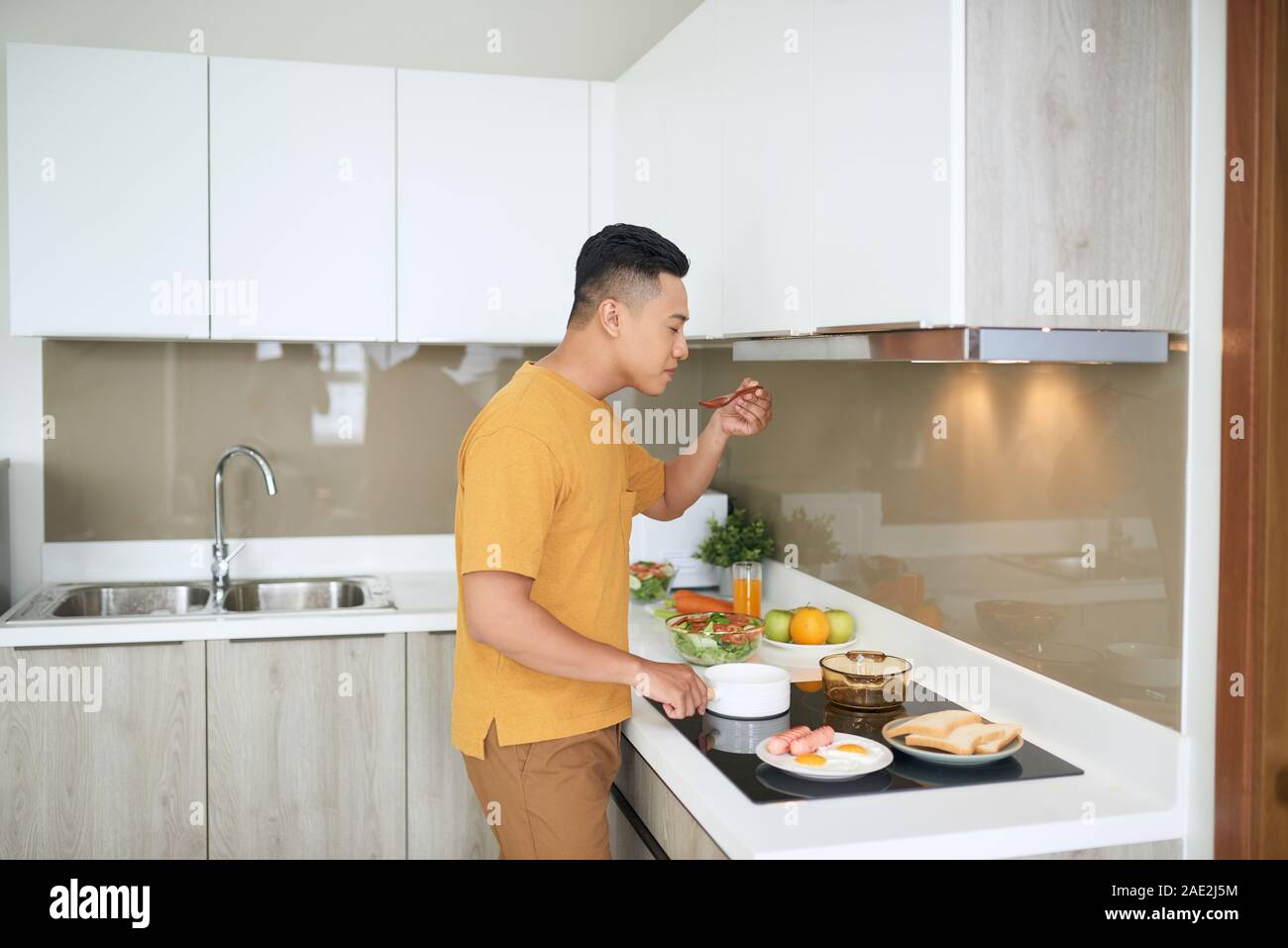 Japanese man preparing hi-res stock photography and images - Alamy