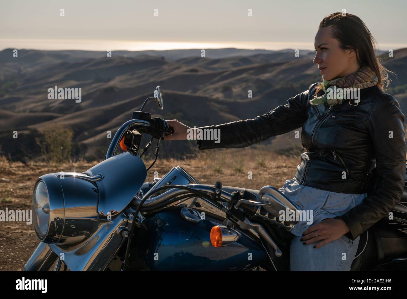 Woman biker sitting on her motorcycle Stock Photo - Alamy