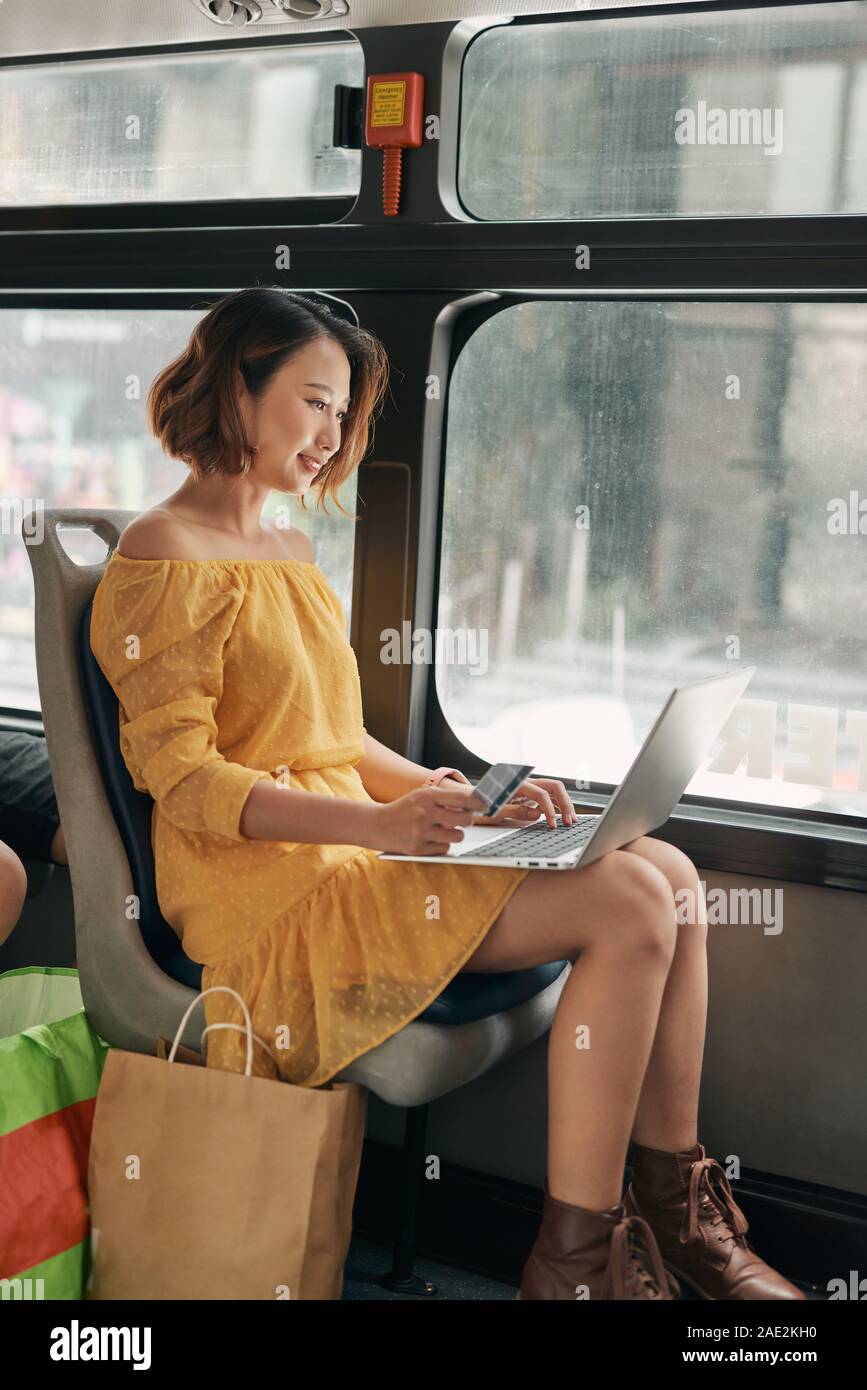 Laptop bus hi-res stock photography and images - Alamy