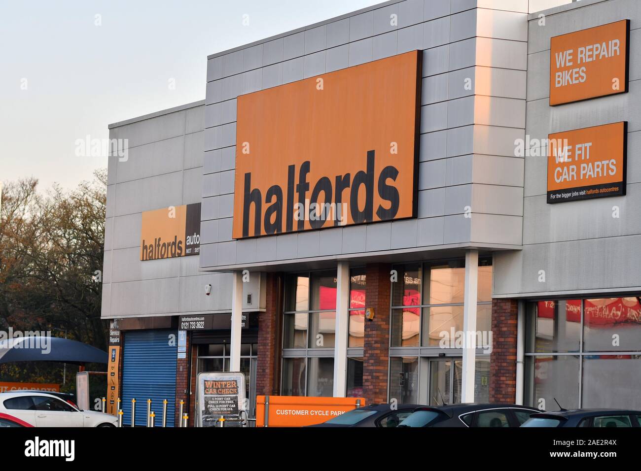 Halford's hi-res stock photography and images - Alamy