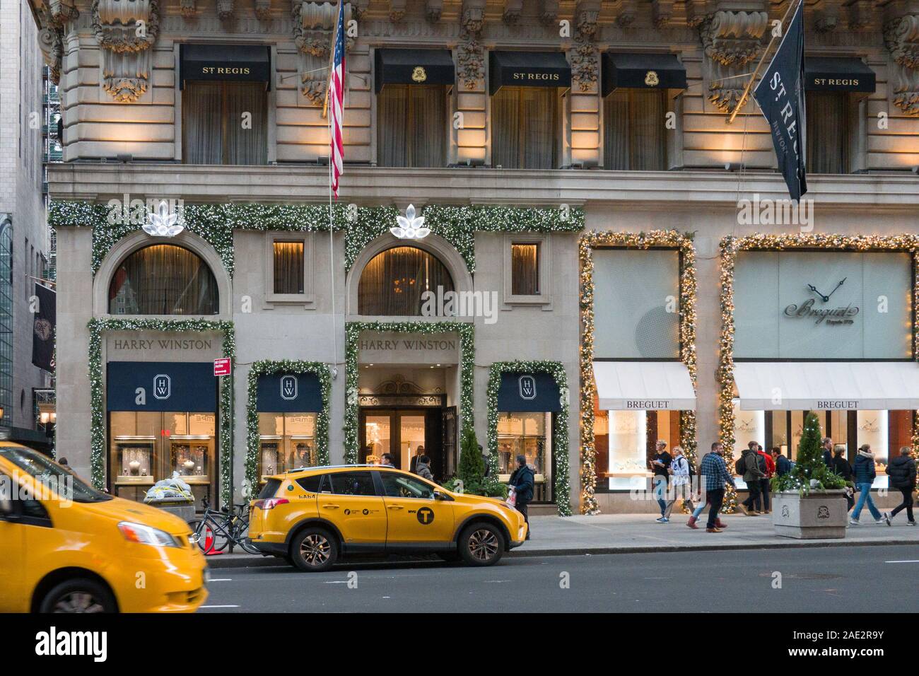 Harry Winston Fifth Avenue Store is Decorated for the Christmas Season ...