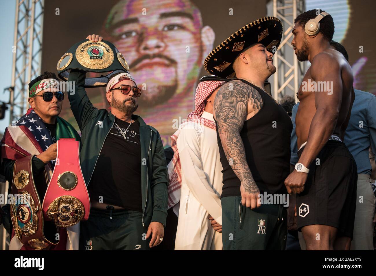 Boxer stare down hi-res stock photography and images - Alamy